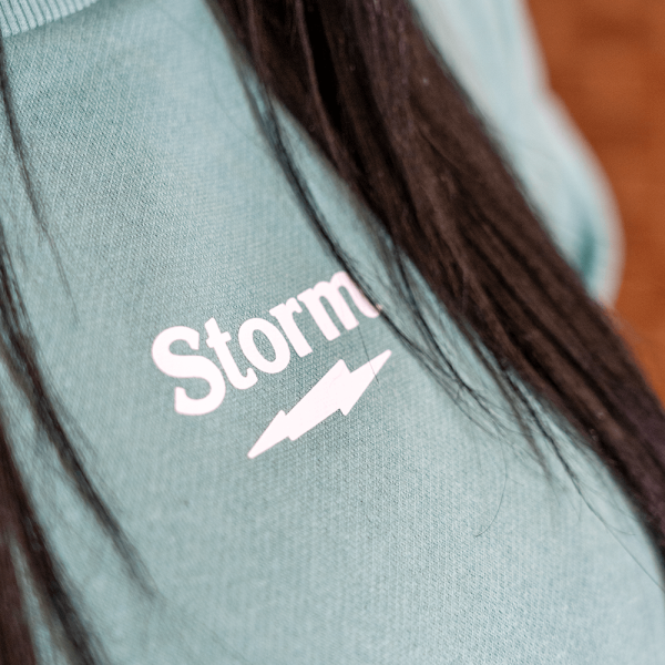 Storm Essentials Women’s Scoop Hem Fleece Crewneck (Ocean Drift)